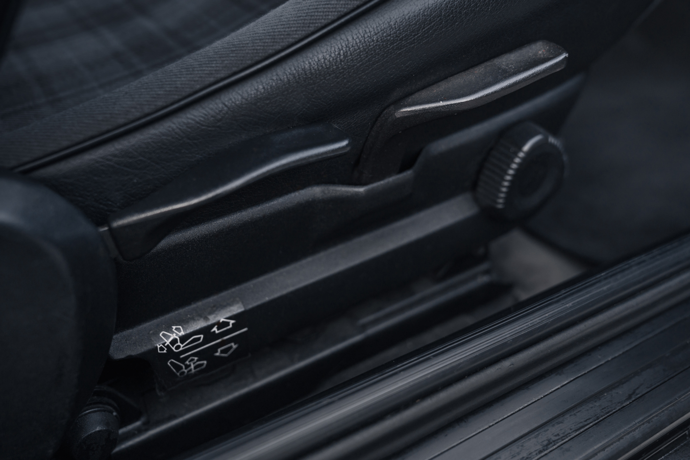 L'art de l'automobile | BMW 323i Coupe E30 *Sunroof*