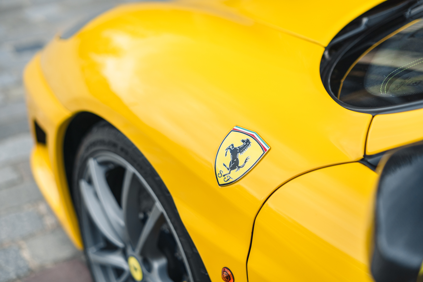 L'art de l'automobile | Ferrari 430 Scuderia *Giallo Modena*