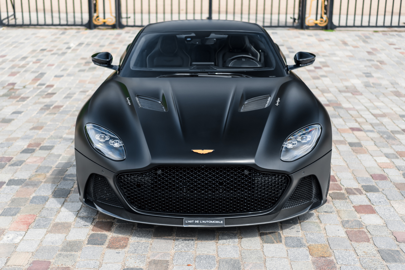 L'art de l'automobile | Aston Martin DBS Superleggera *Satin Jet