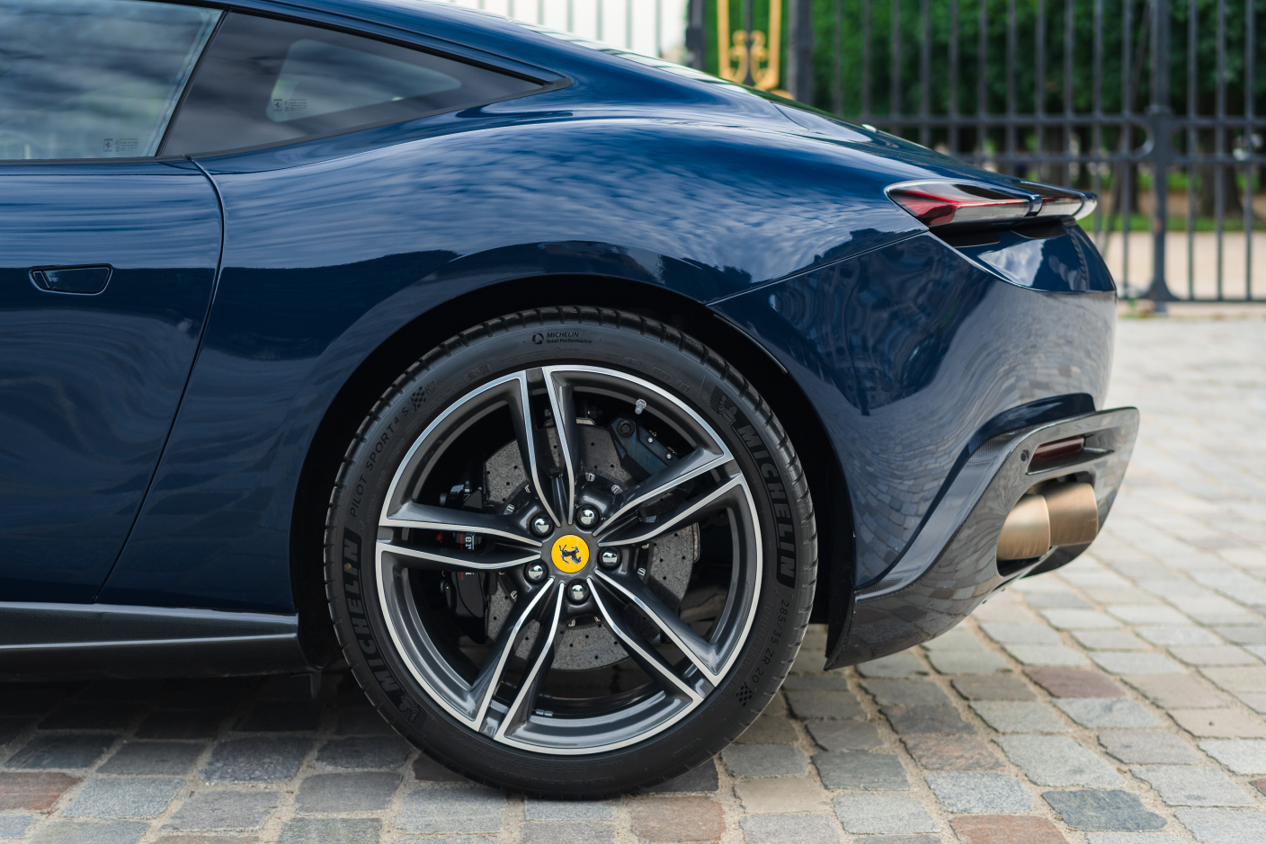 L'art de l'automobile | Ferrari Roma *Historical Color Blu