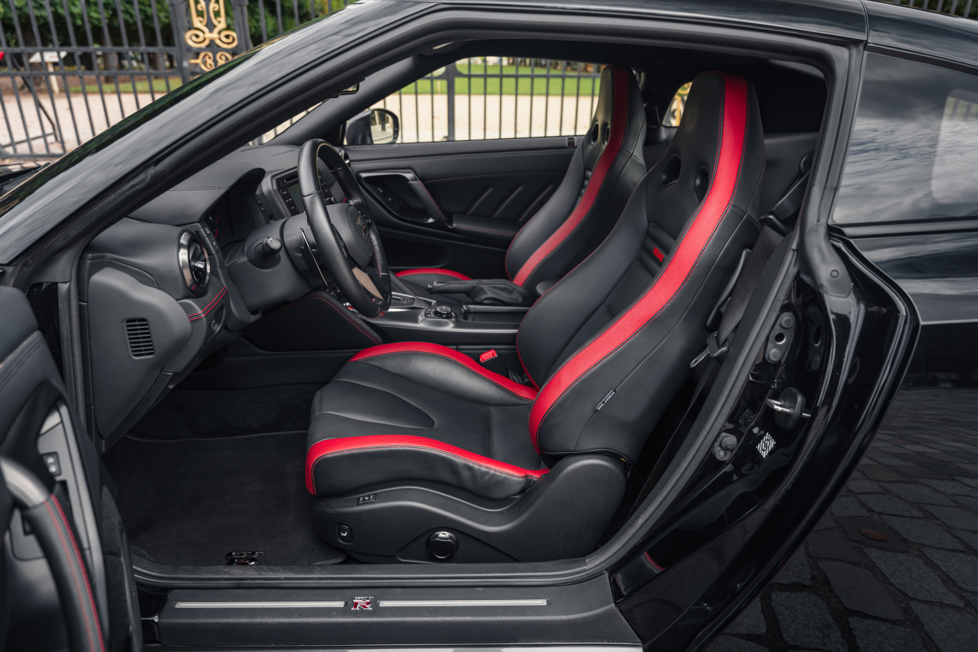 L'art de l'automobile | Nissan GT-R R35 570 *Black Edition*