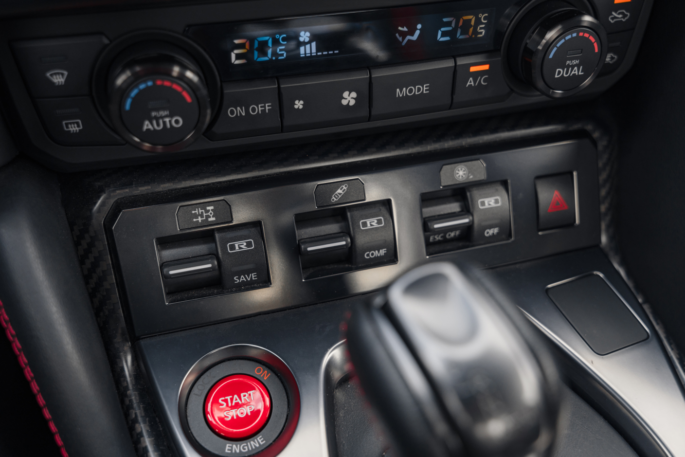 L'art de l'automobile | Nissan GT-R R35 570 *Black Edition*