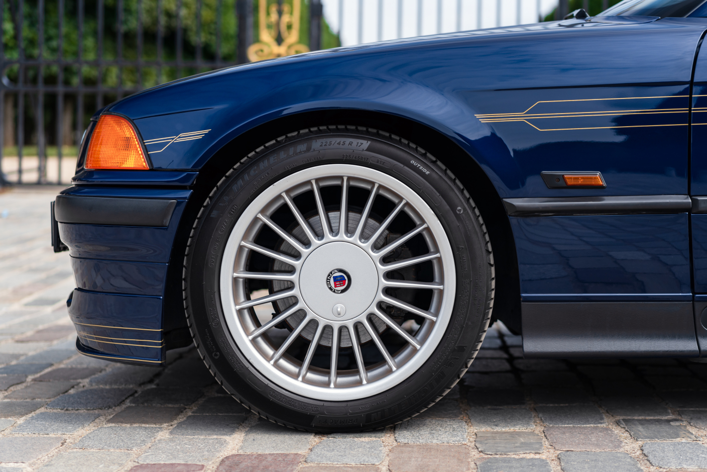 L'art de l'automobile | Alpina B3 3.2 Coupe *Montrealblau
