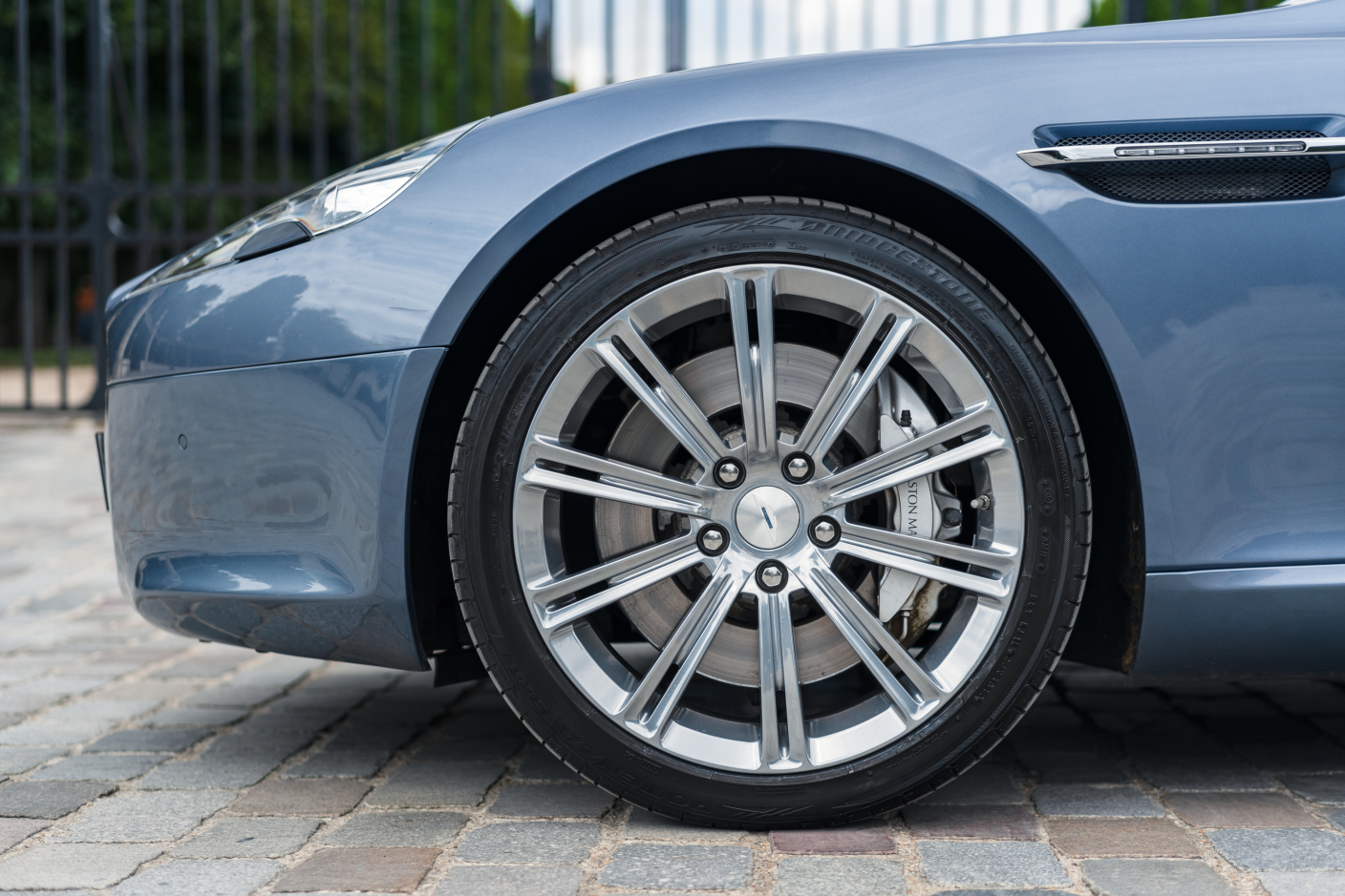 L'art de l'automobile | Aston Martin Rapide *Concours Blue*