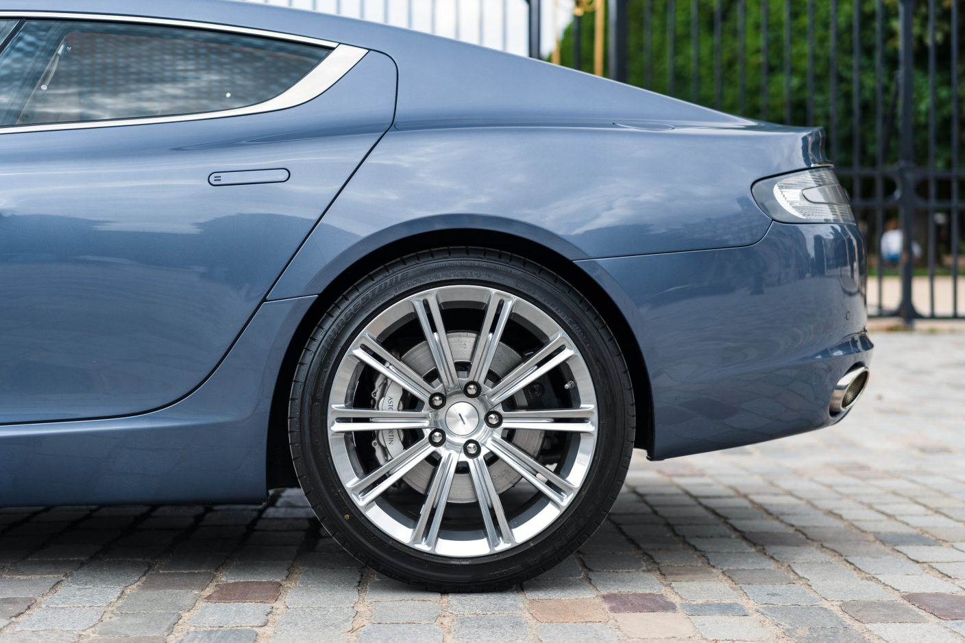 L'art de l'automobile | Aston Martin Rapide *Concours Blue*