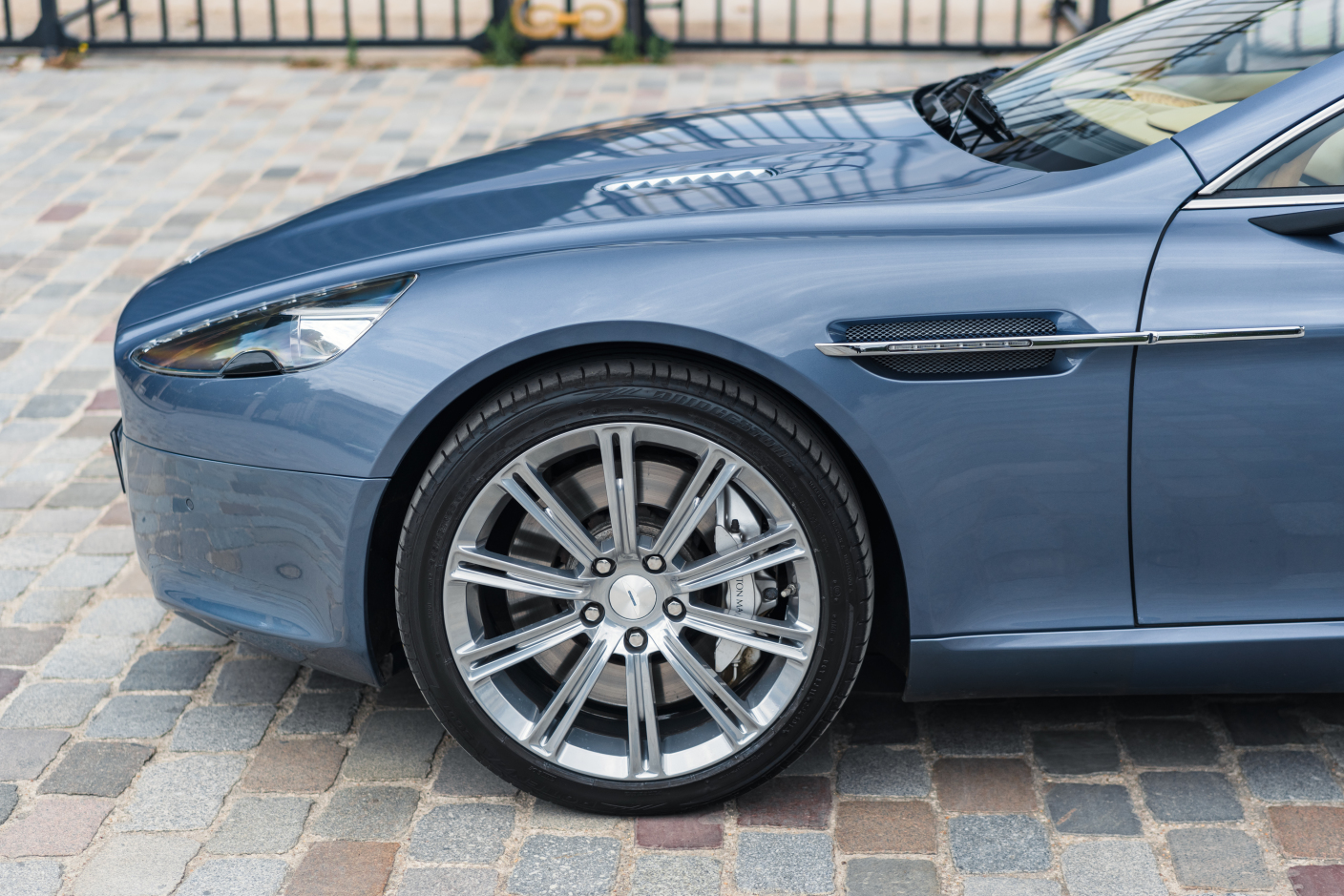 L'art de l'automobile | Aston Martin Rapide *Concours Blue*