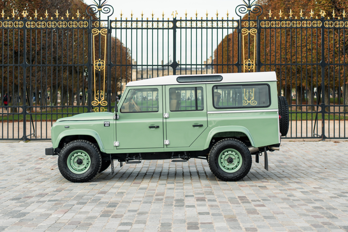L'art de l'automobile | Land Rover Defender 110 TD4 *Grasmere Green*