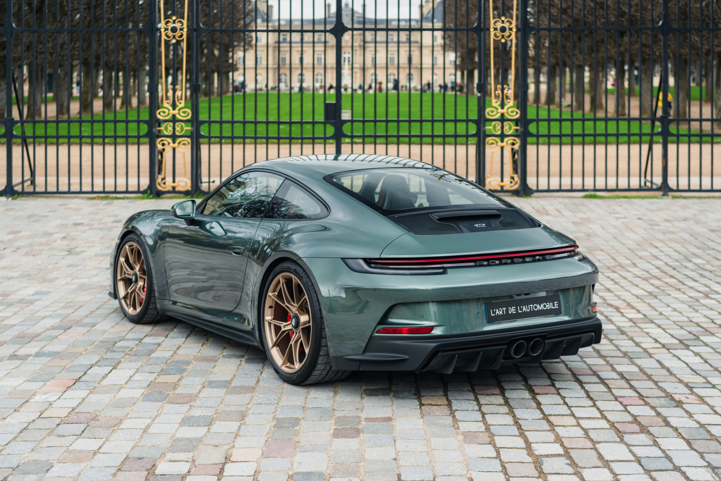L'art de l'automobile | Porsche 992 GT3 Touring *PTS Malachite