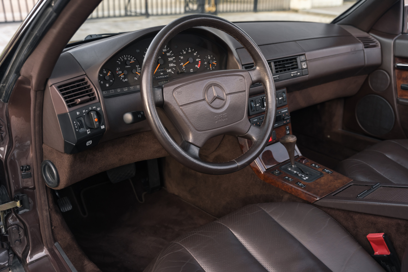 L'art de l'automobile | Mercedes 300 SL R129 *Brown on brown*
