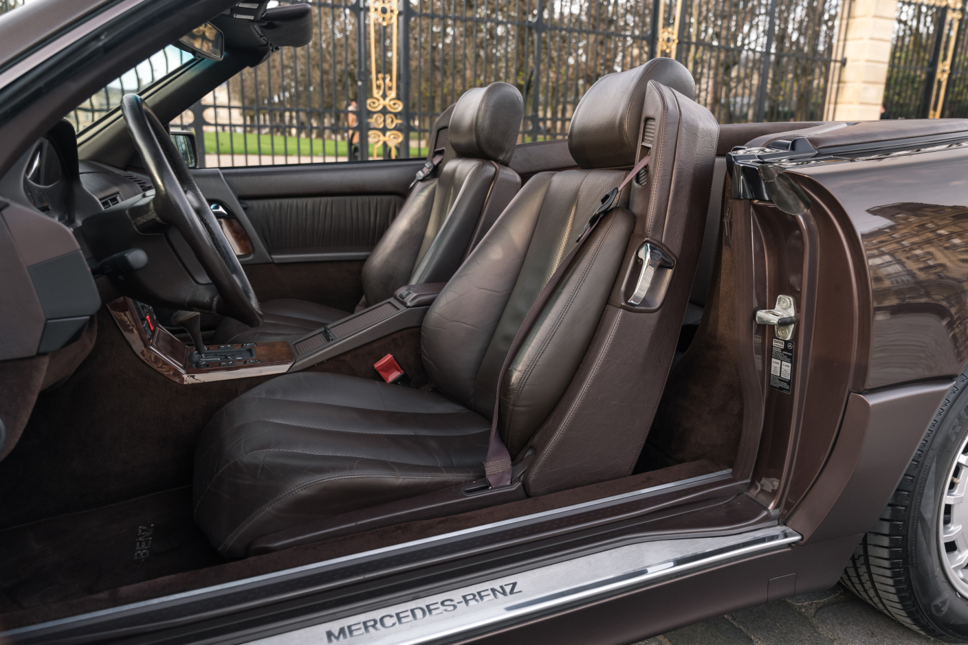 L'art de l'automobile | Mercedes 300 SL R129 *Brown on brown*