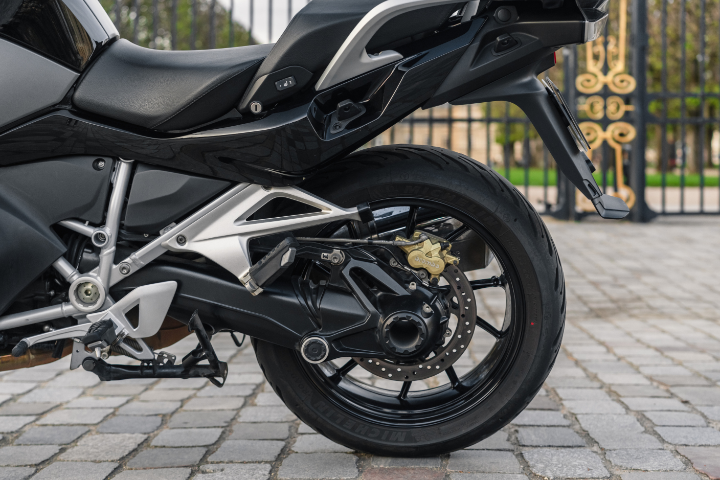 L'art de l'automobile | BMW R 1250 RT *Finition Pro, Triple Black*