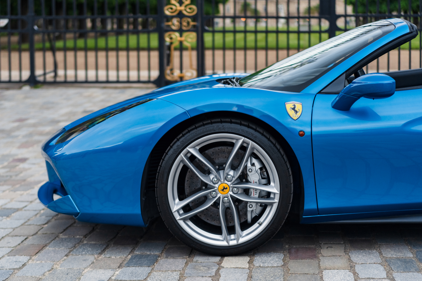 L'art de l'automobile | Ferrari 488 Spider *Blu Corsa*
