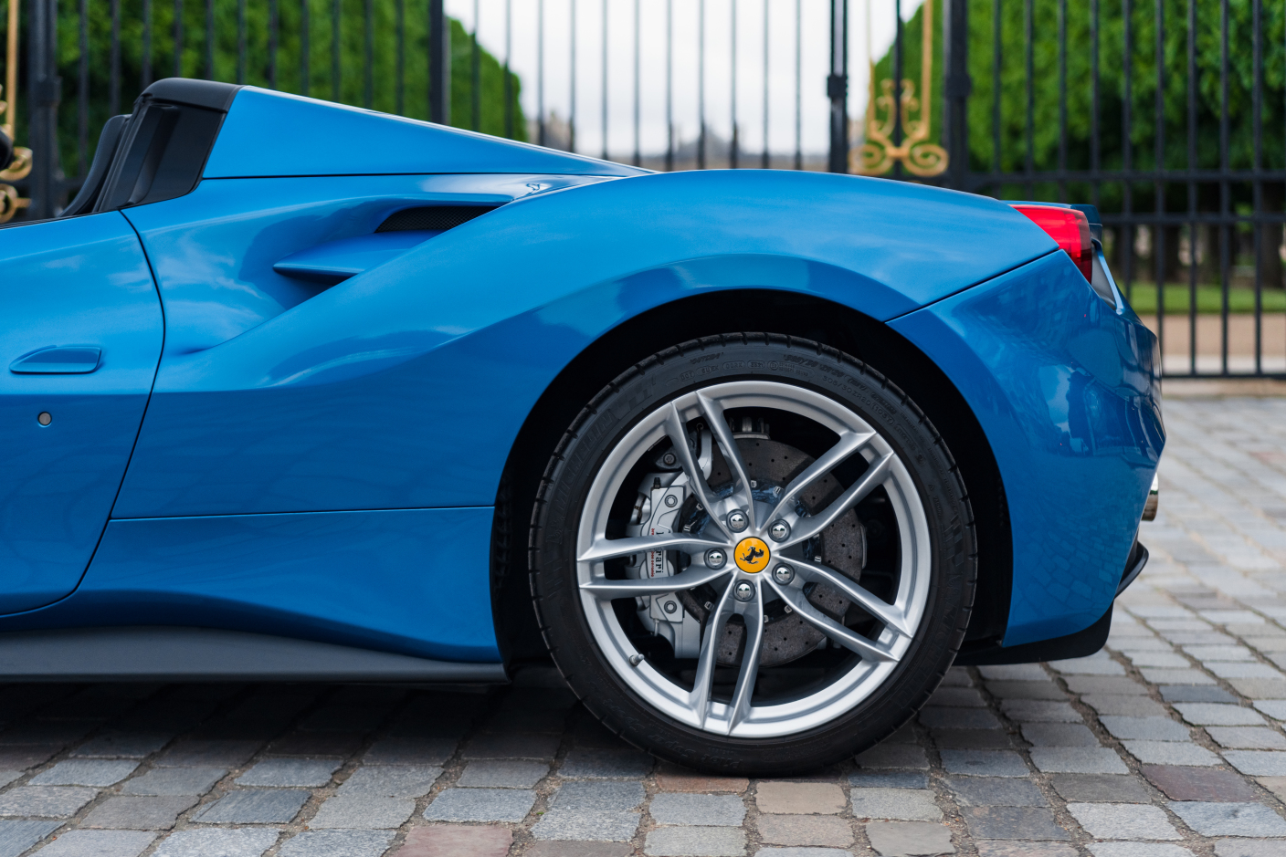 L'art de l'automobile | Ferrari 488 Spider *Blu Corsa*