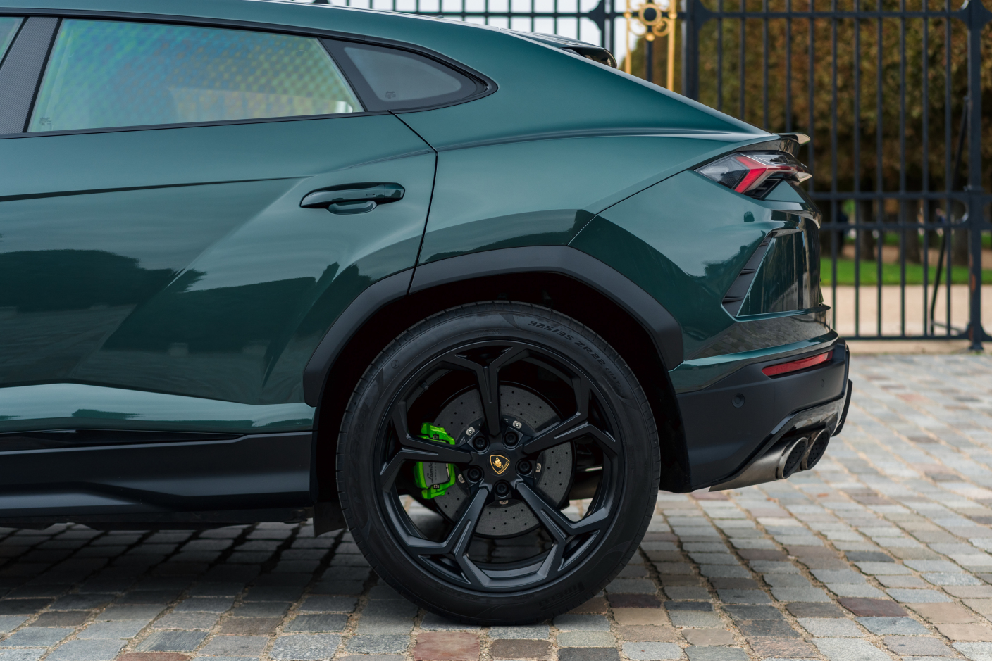 L'art de l'automobile | Lamborghini Urus *Verde Lares*