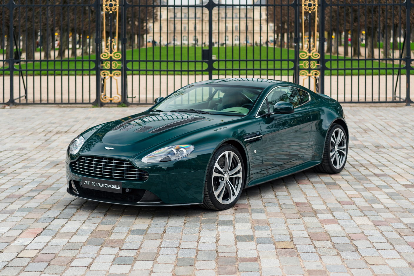 L'art de l'automobile | Aston Martin V12 Vantage *Goodwood Green*