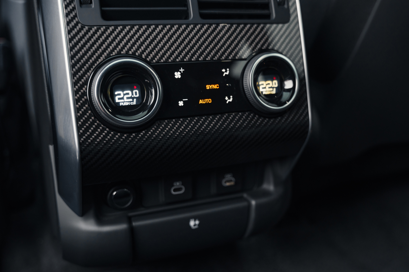 L'art de l'automobile | Land Rover Range Rover SVR *First