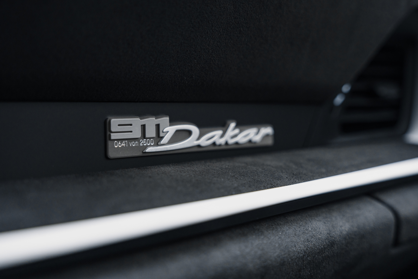 L'art de l'automobile | Porsche 992 Dakar *Pack Rallye Design*