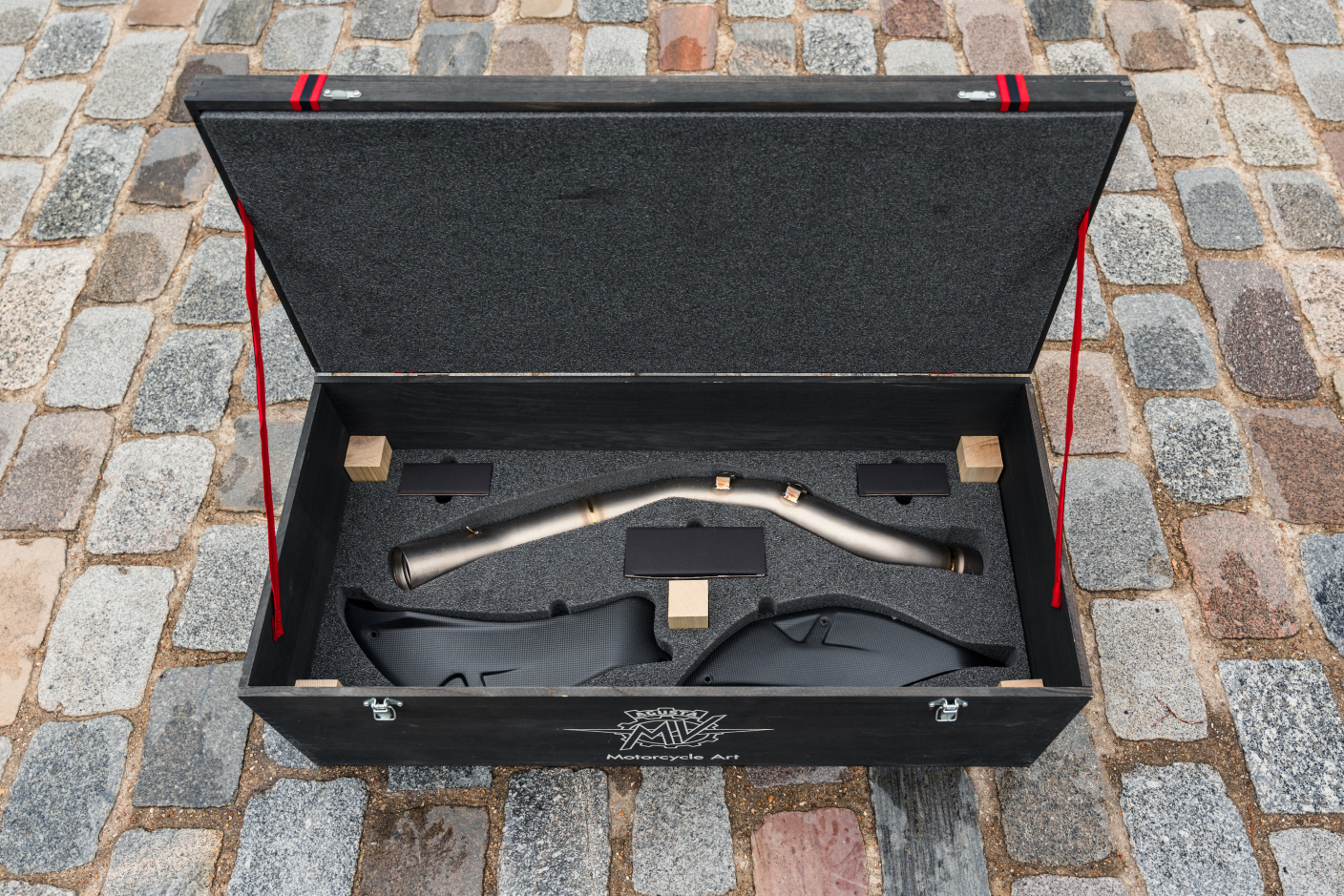 L'art de l'automobile | MV Augusta F4 1000 RC Lewis Hamilton *24/44*