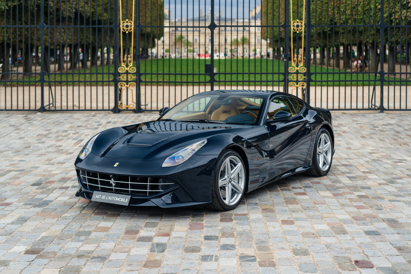 L'art de l'automobile | Ferrari F12 Berlinetta *Nuovo Blu Pozzi*