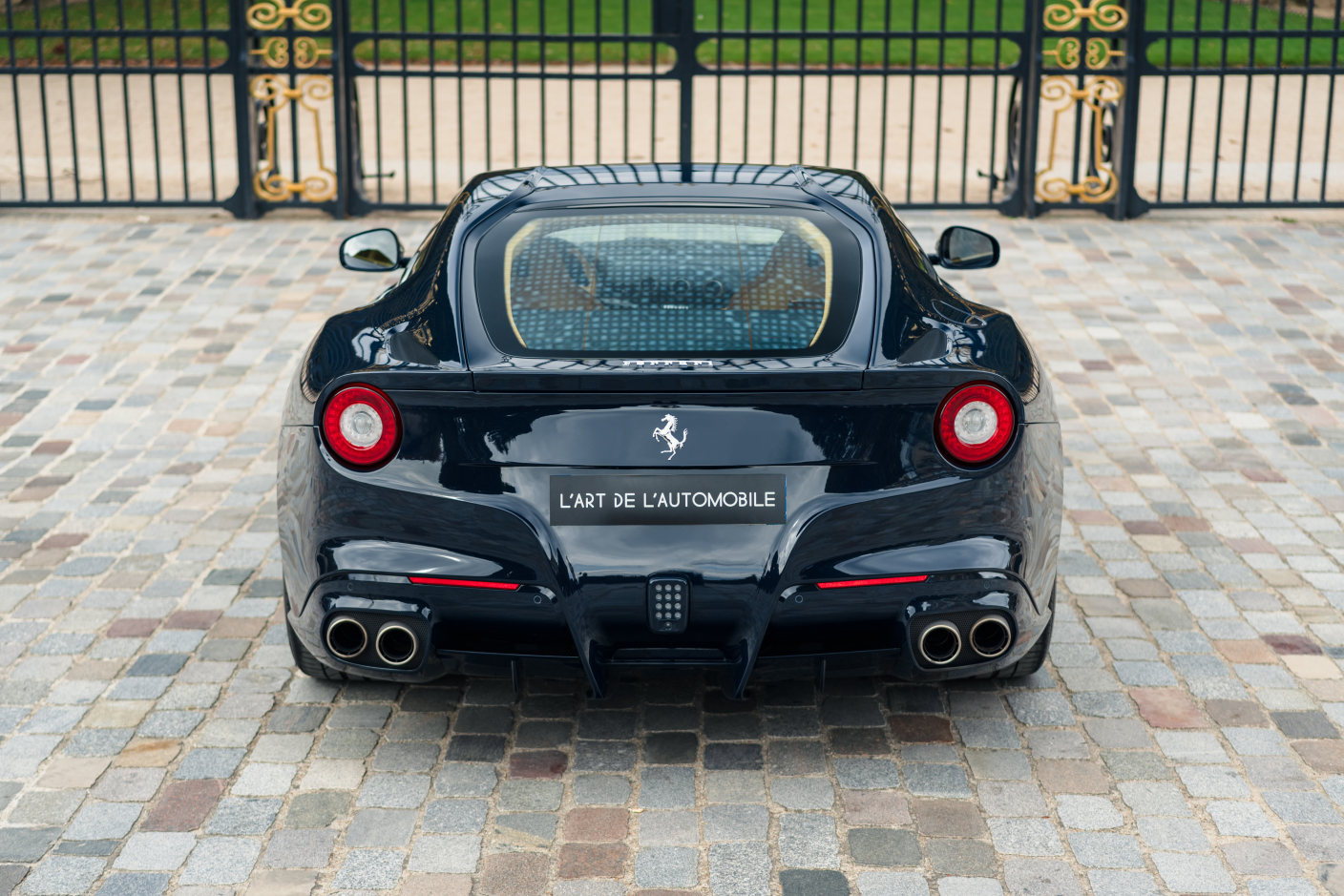 L'art de l'automobile | Ferrari F12 Berlinetta *Nuovo Blu Pozzi*