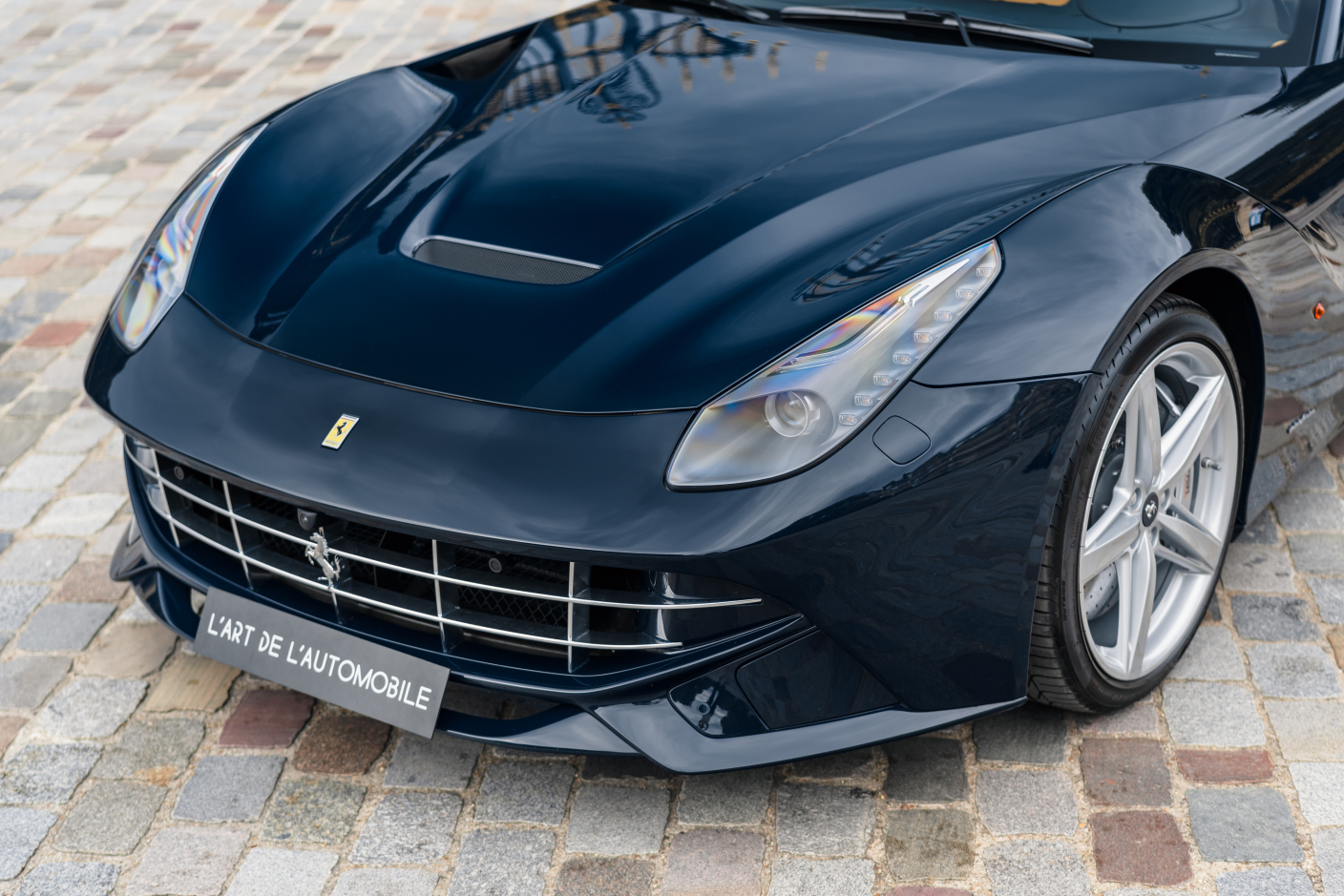 L'art de l'automobile | Ferrari F12 Berlinetta *Nuovo Blu Pozzi*