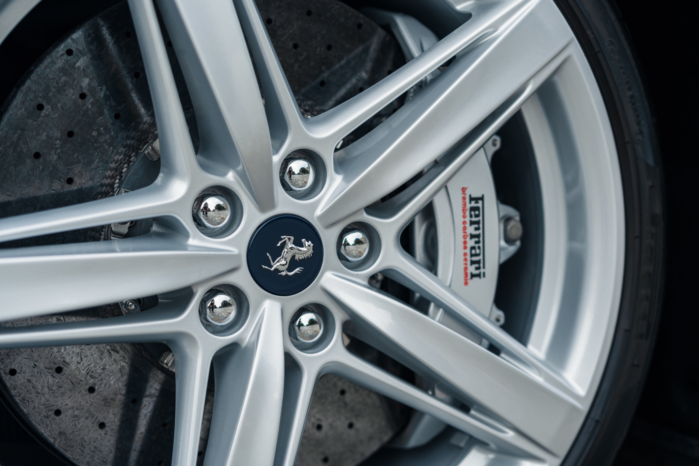L'art de l'automobile | Ferrari F12 Berlinetta *Nuovo Blu Pozzi*