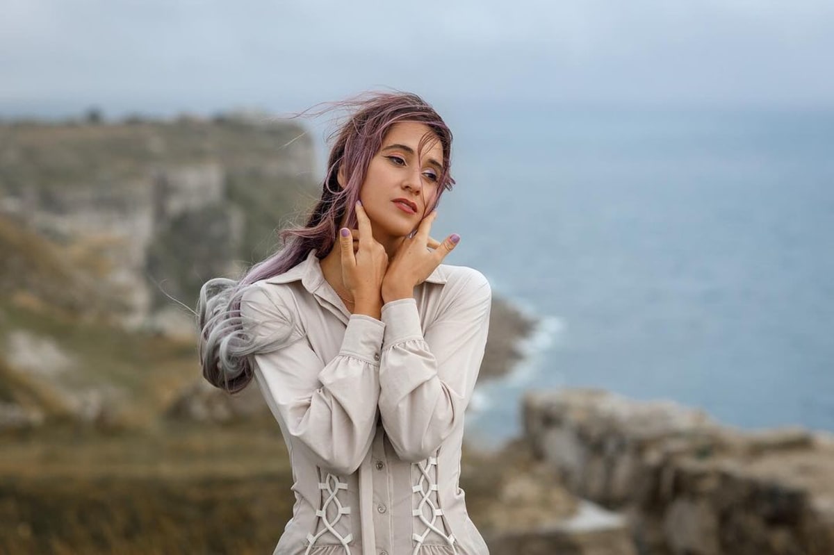 Sarah De Warren: Musical artist, Singer from United Kingdom - Biography ...