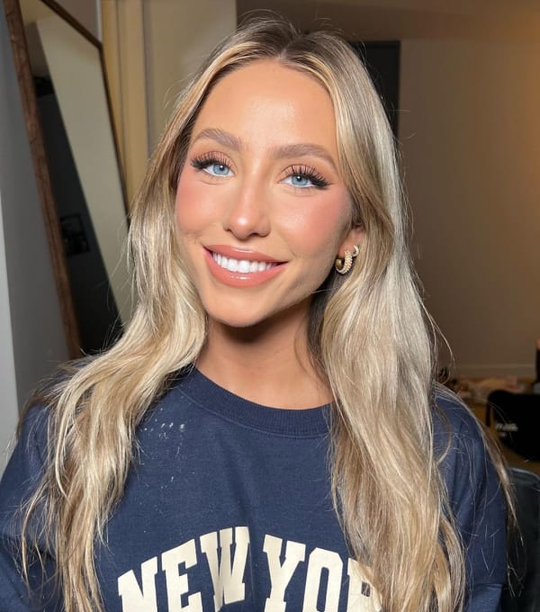 Alexis Oakley: Makeup artist, Model from United States - Biography & Wiki