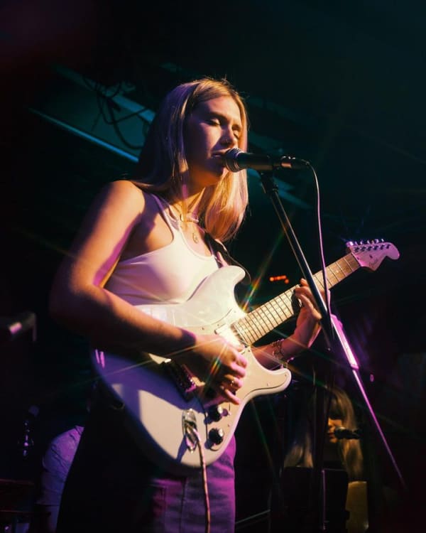 Zola Courtney: Singer, Musical artist from United Kingdom - Biography ...