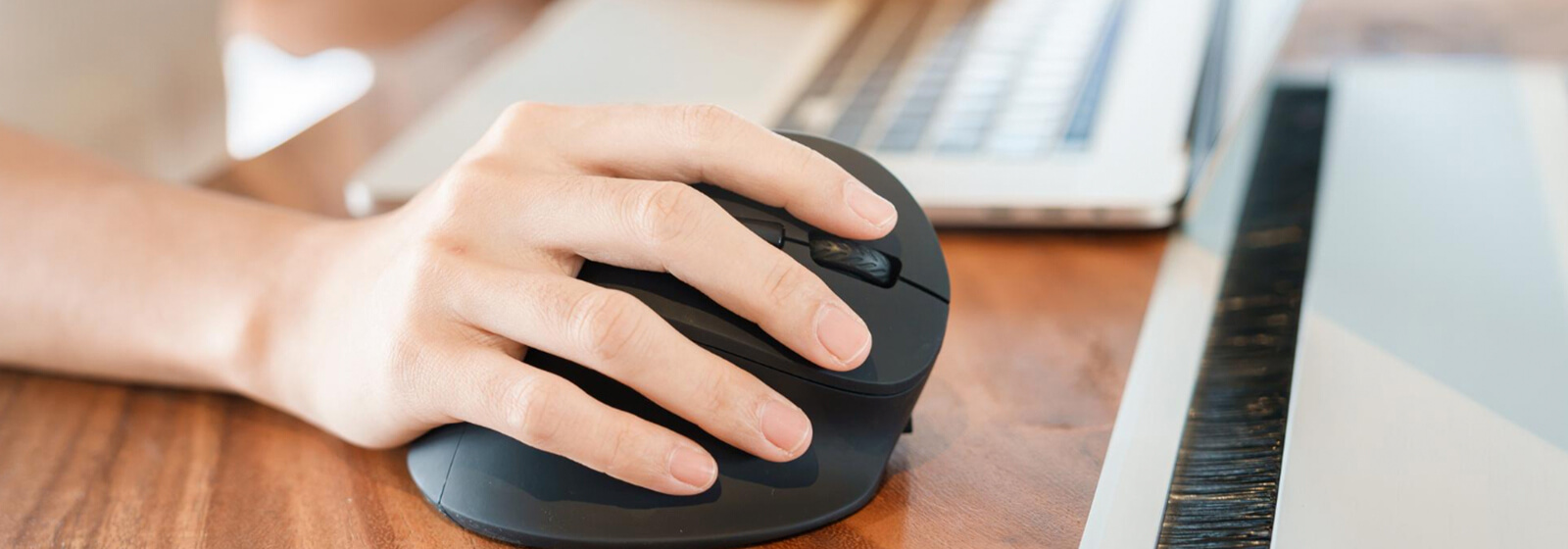 Mouse Ergonômico: 7 modelos para 2023