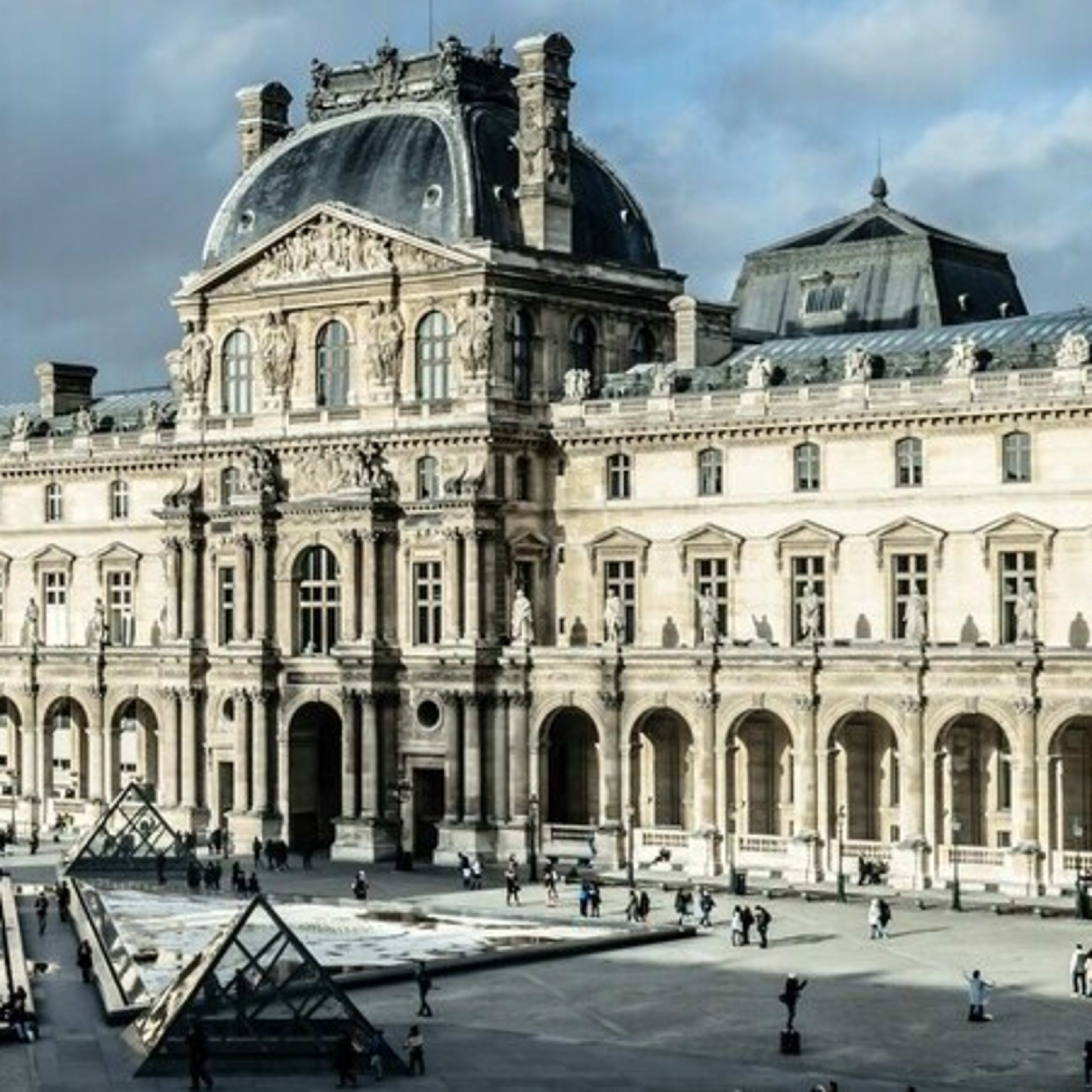 Best Time to Visit The Louvre - Avoid Queues | Paris Pass®