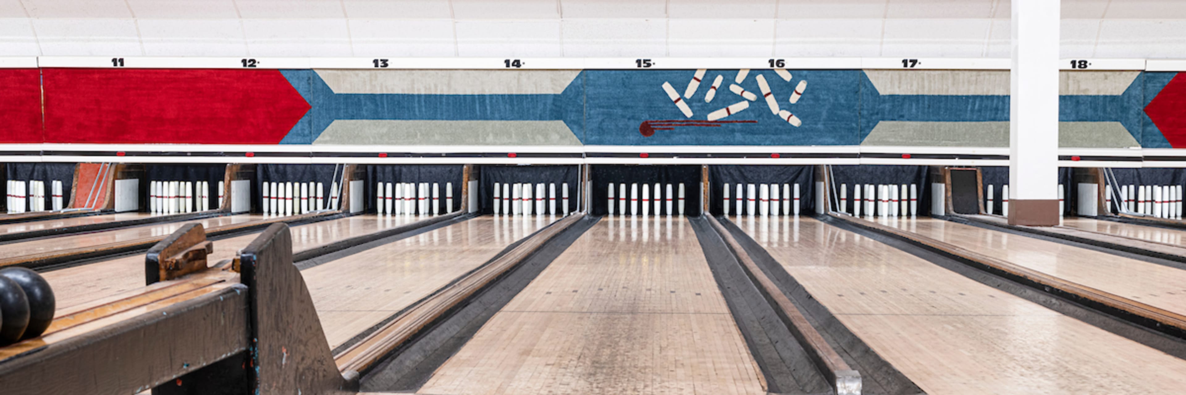 1 Hour of Candlepin Bowling at Southie Bowl | Go City®