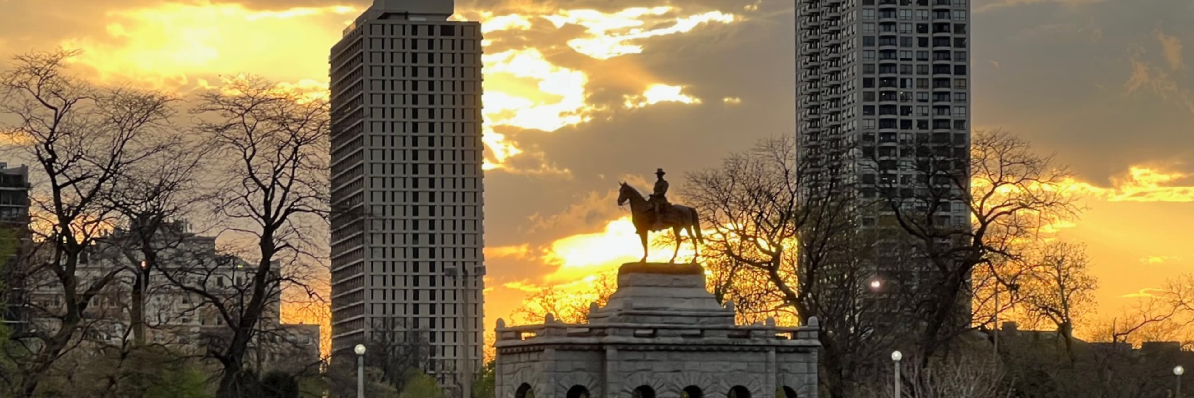 Big Bus Chicago Sunset Live Tour Tickets | Go City®