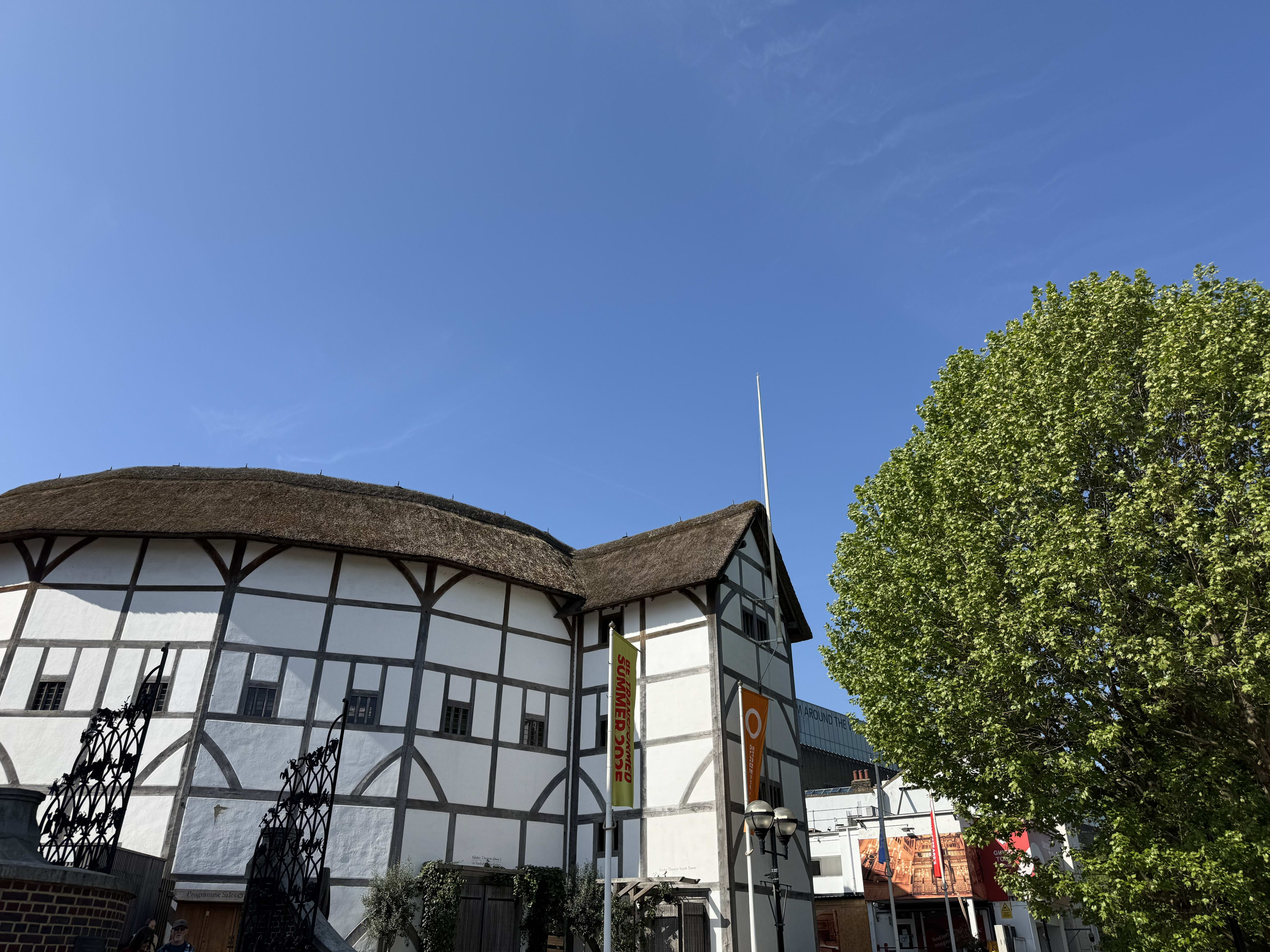 A Complete Guide to Visiting Shakespeare’s Globe Theatre | The London Pass®