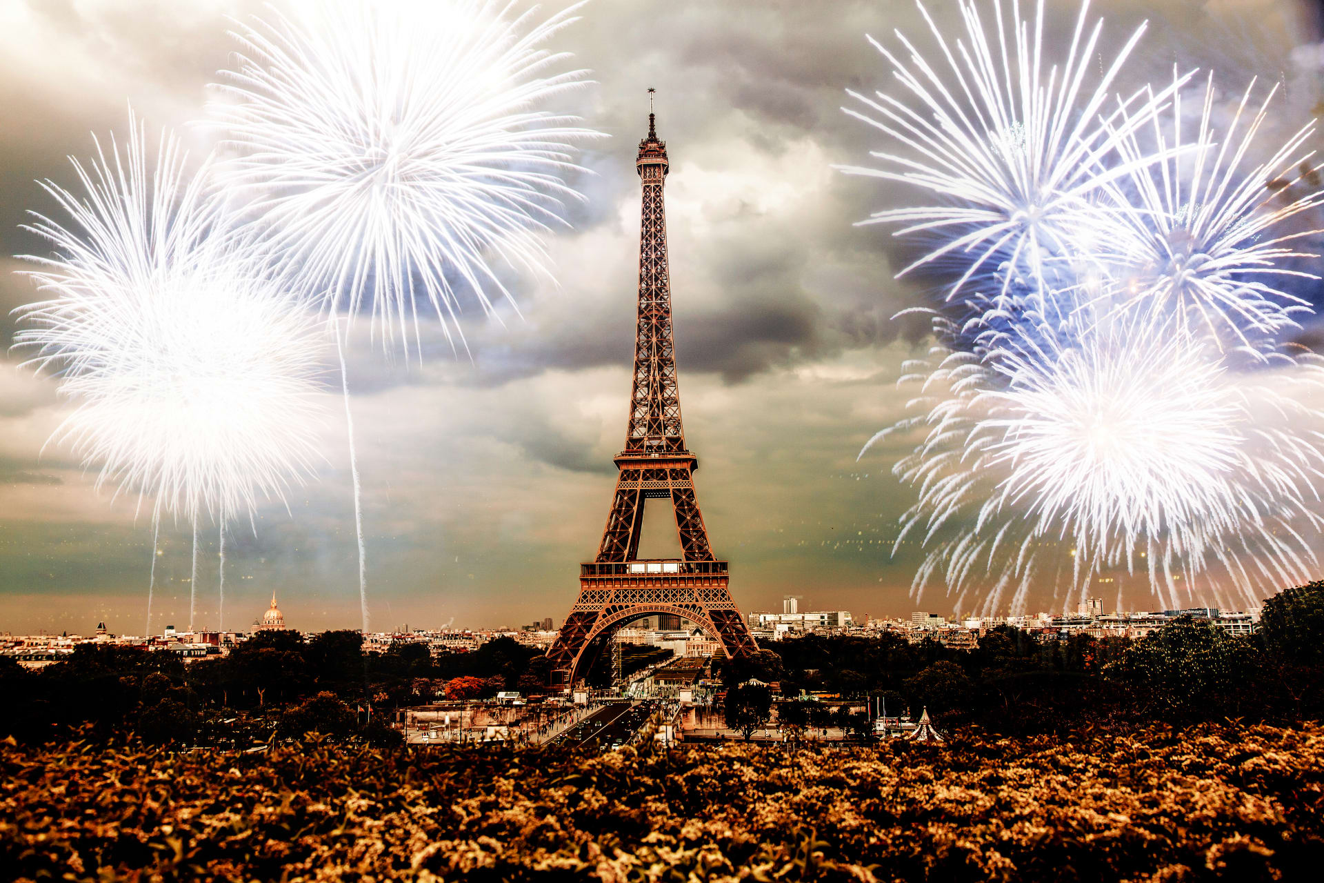 Paris New Year's Eve: Timeless Celebrations & Cruises