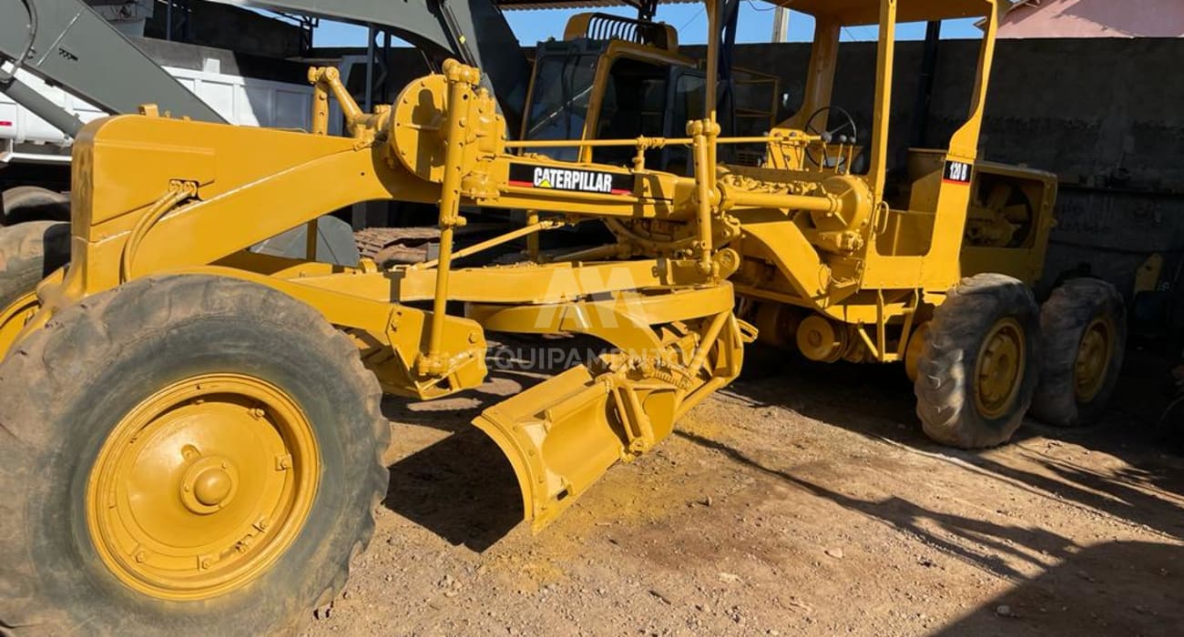 Motoniveladora Caterpillar | AM Equipamentos