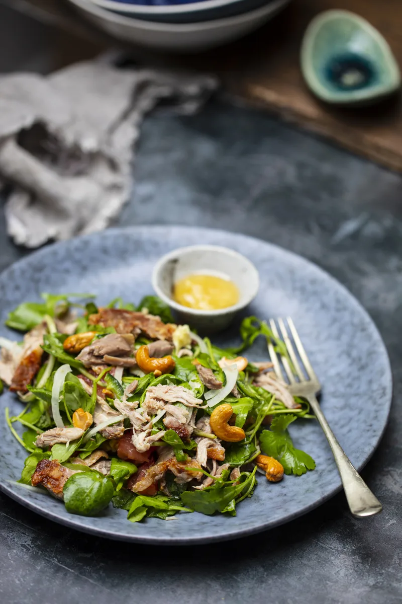Salade au canard confit | Cuisinez | Télé-Québec