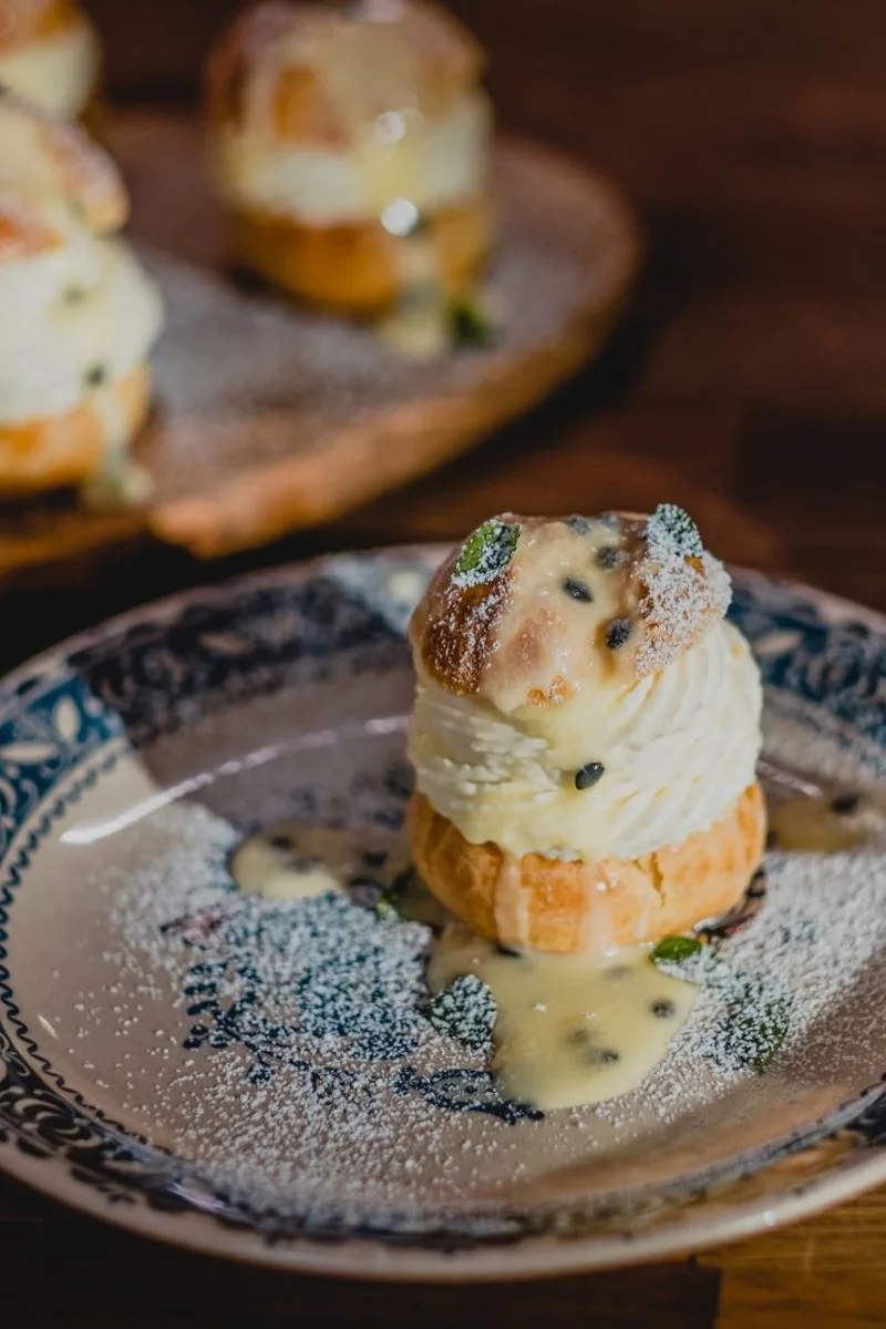 Petits choux à la vanille et fruit de la passion | Cuisinez | Télé-Québec