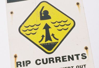 rip current | National Geographic Society