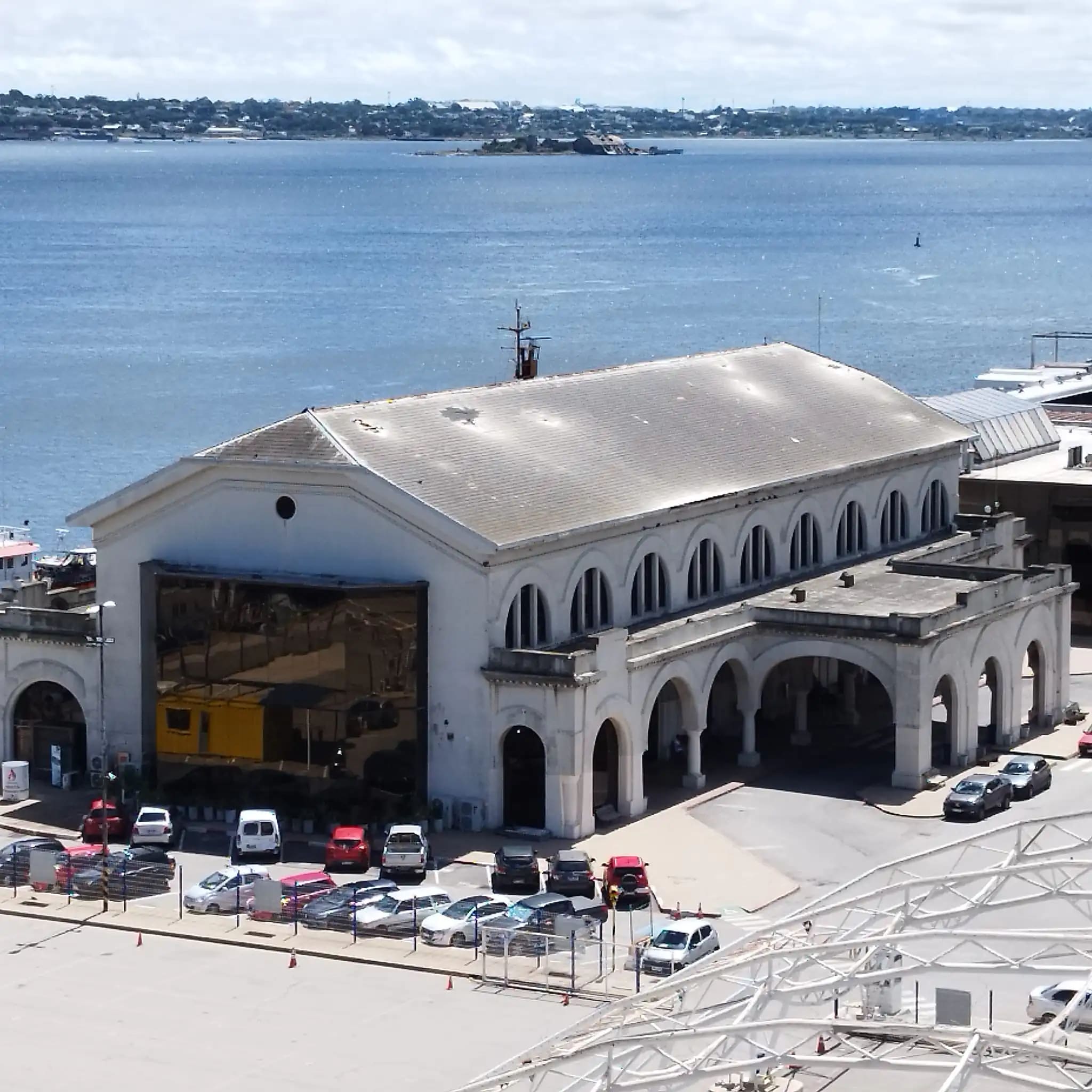 Buquebus proyecta transformar la terminal de pasajeros y reconstruir el ...