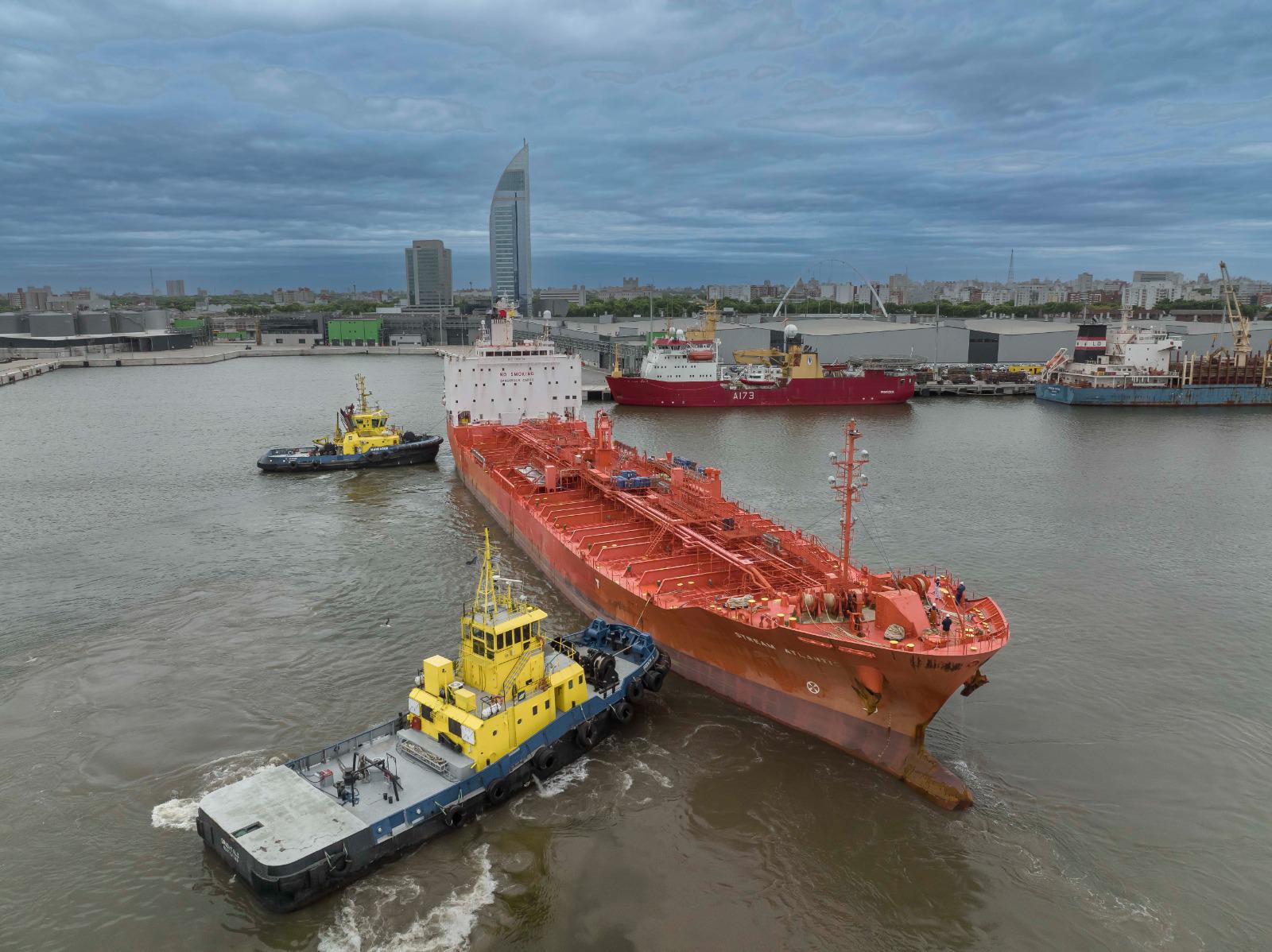 Terminal de UPM recibe los primeros buques con insumos