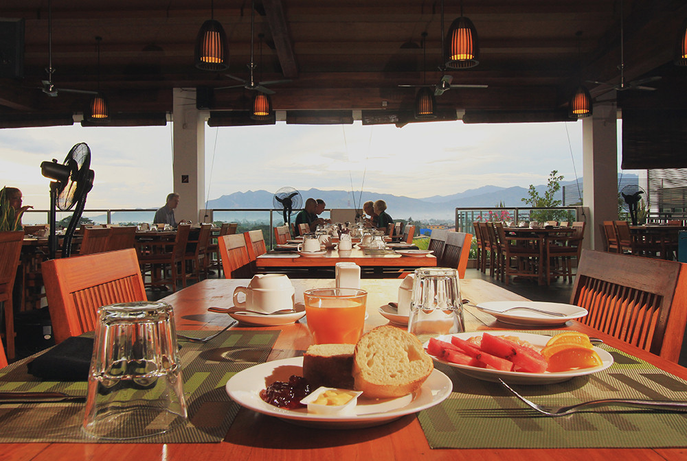 RESTAURANTS, BARS & SWIMMING POOL | Timor Plaza Hotel