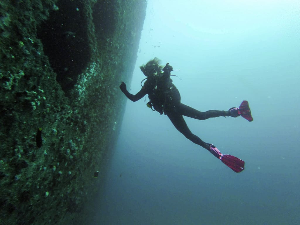 HMAS Brisbane Dive - Book Today