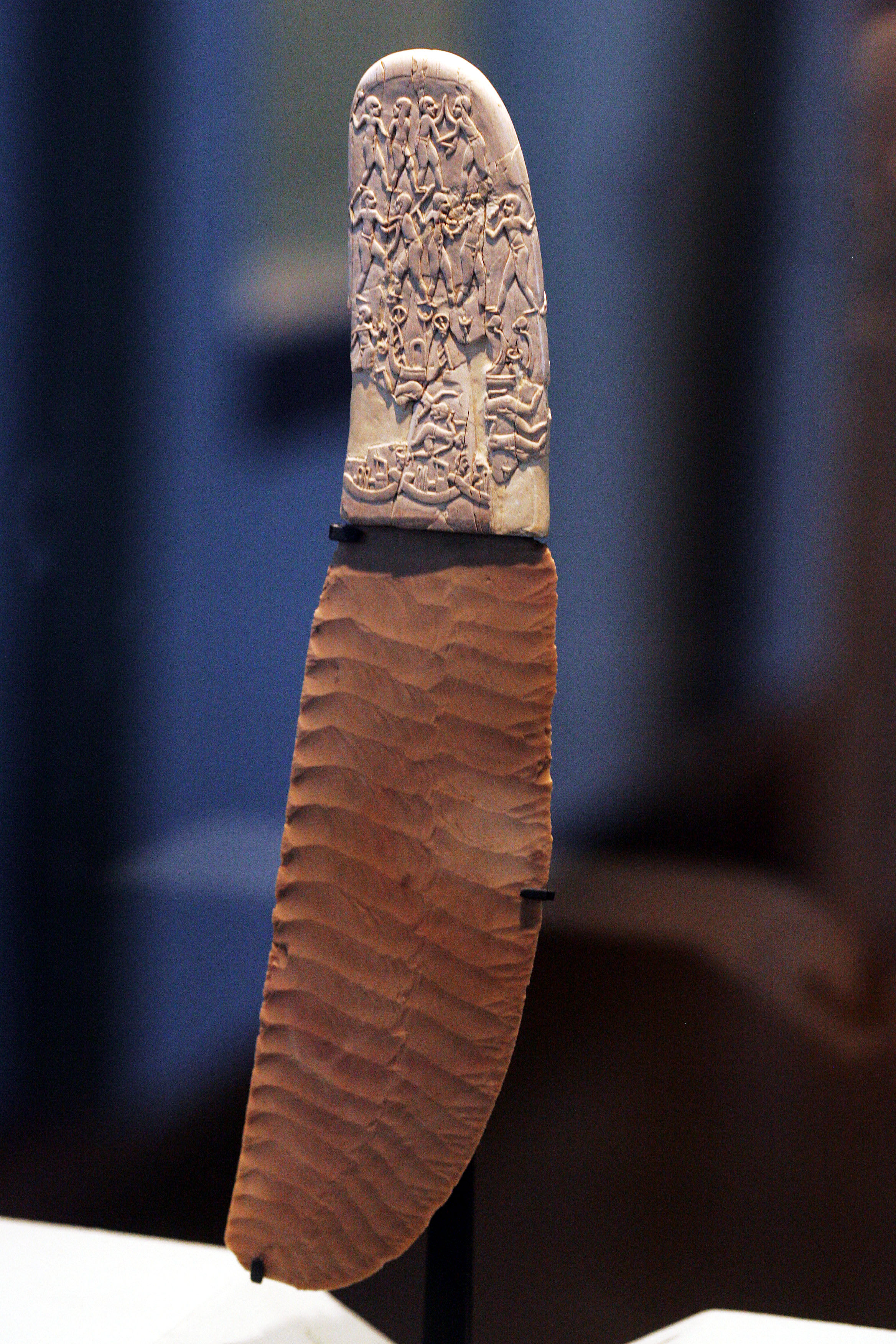 The Gebel el-Arak knife handle with its flint blade, on display at the Louvre.