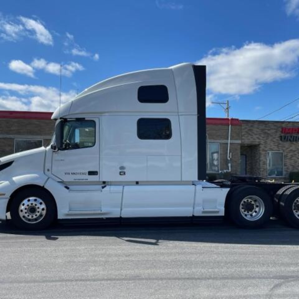 2022 VOLVO VNL64T860 Sleeper Truck, in Alsip, IL | #1696S671L0