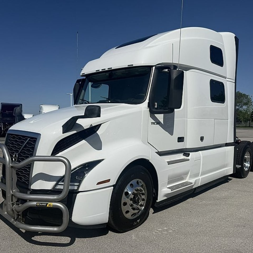 Volvo Day Cab Trucks For Sale near Chicago, IL | ShareRig