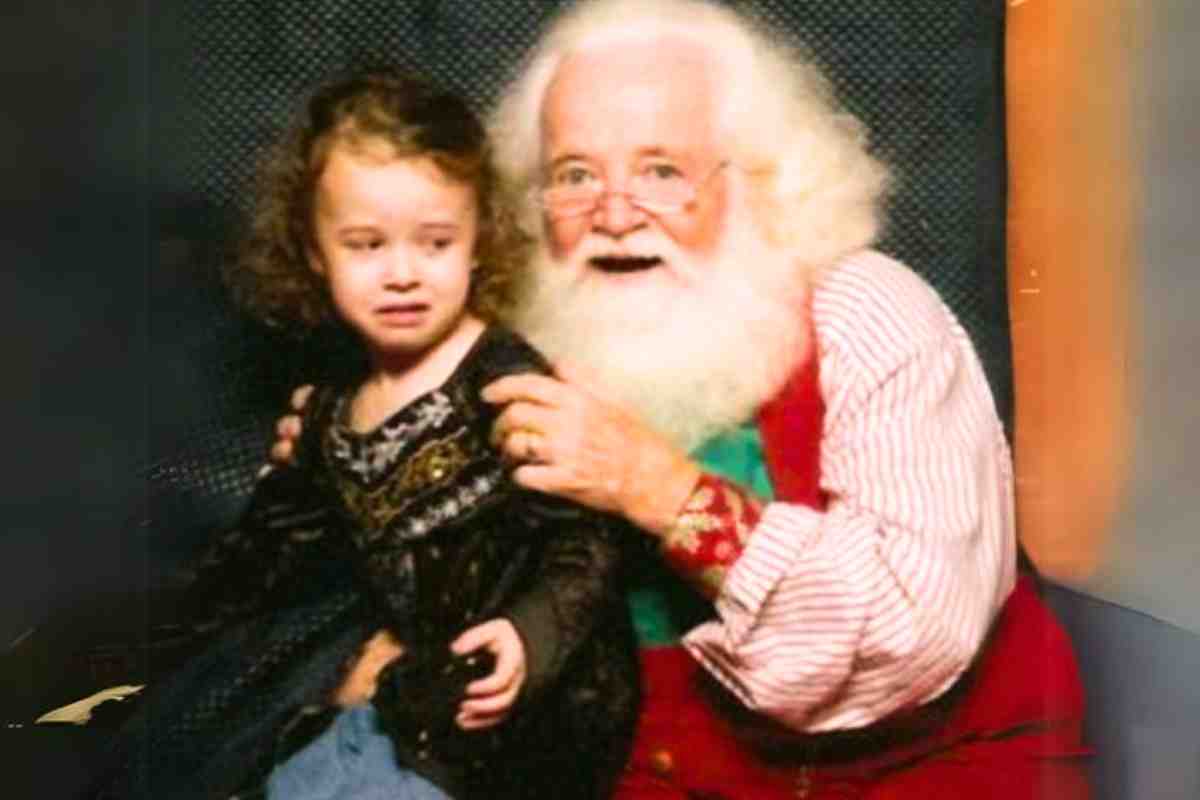 15 Scary Santa Photos That Will Keep You Up On Christmas Eve