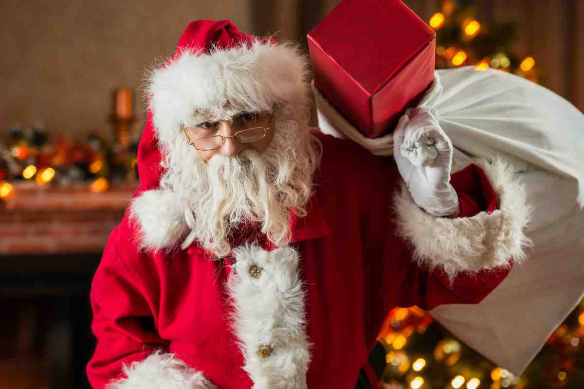 15 Scary Santa Photos That Will Keep You Up On Christmas Eve