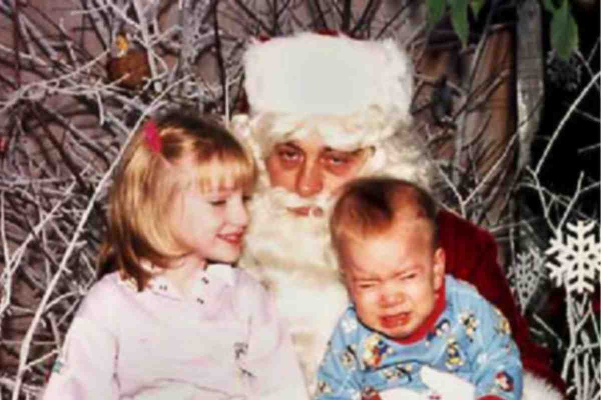 15 Scary Santa Photos That Will Keep You Up On Christmas Eve