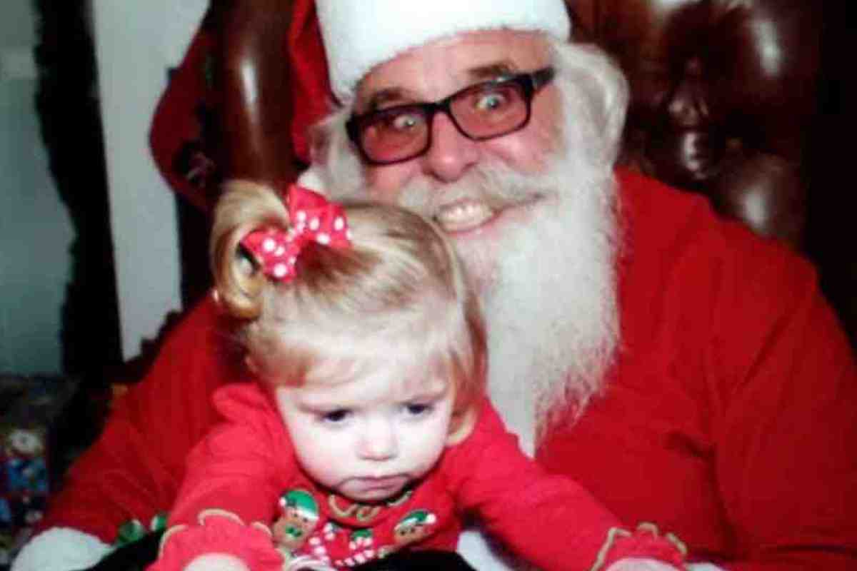 15 Scary Santa Photos That Will Keep You Up On Christmas Eve